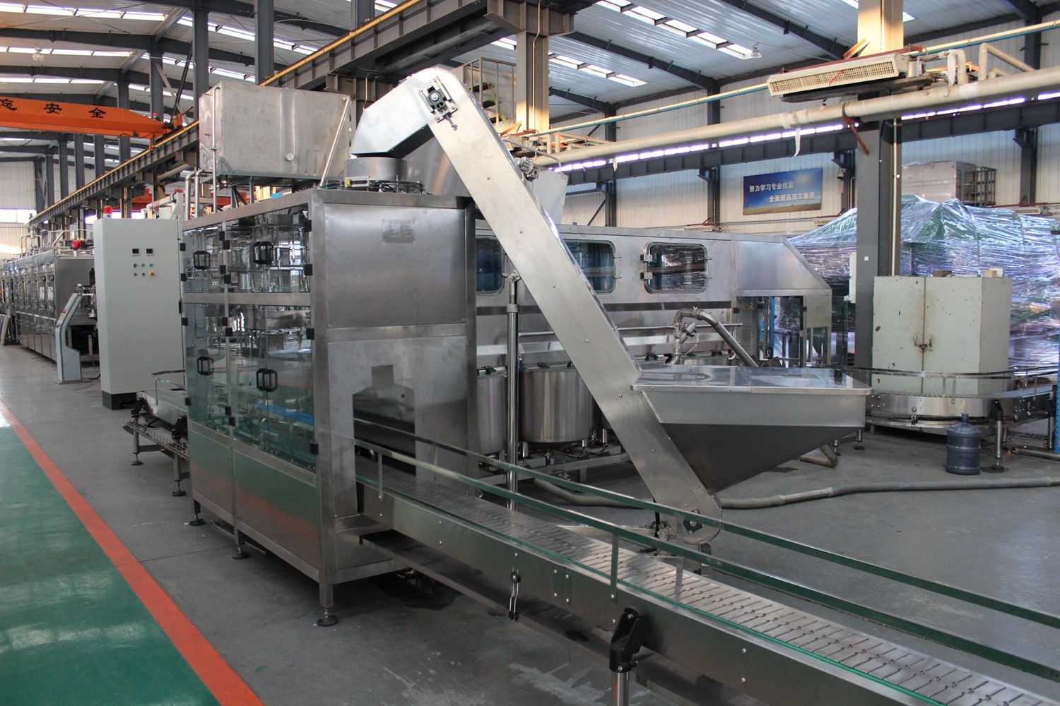 Automated 12000bph Filling Capping Labeling Machine For Full Packaging Line